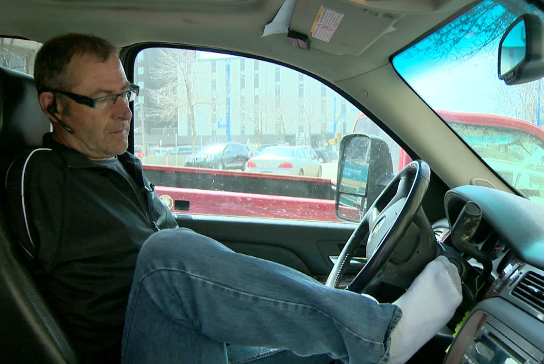 Armless man, police chief meet over seatbelt ticket - Saskatoon ...