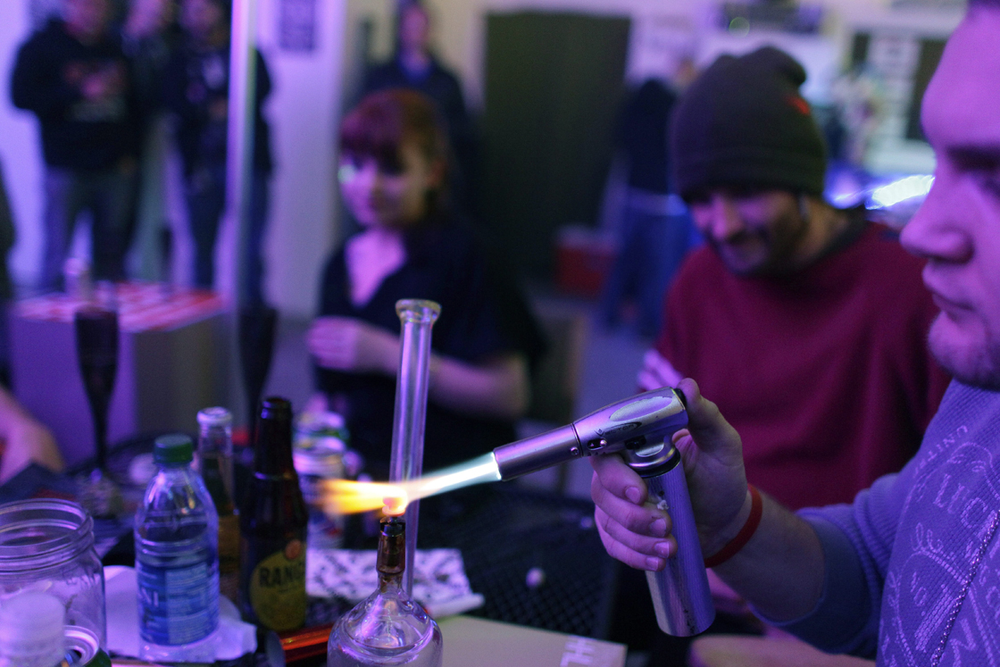 Man in Belleville suffers cut to neck after hit with glass bong: Police ...