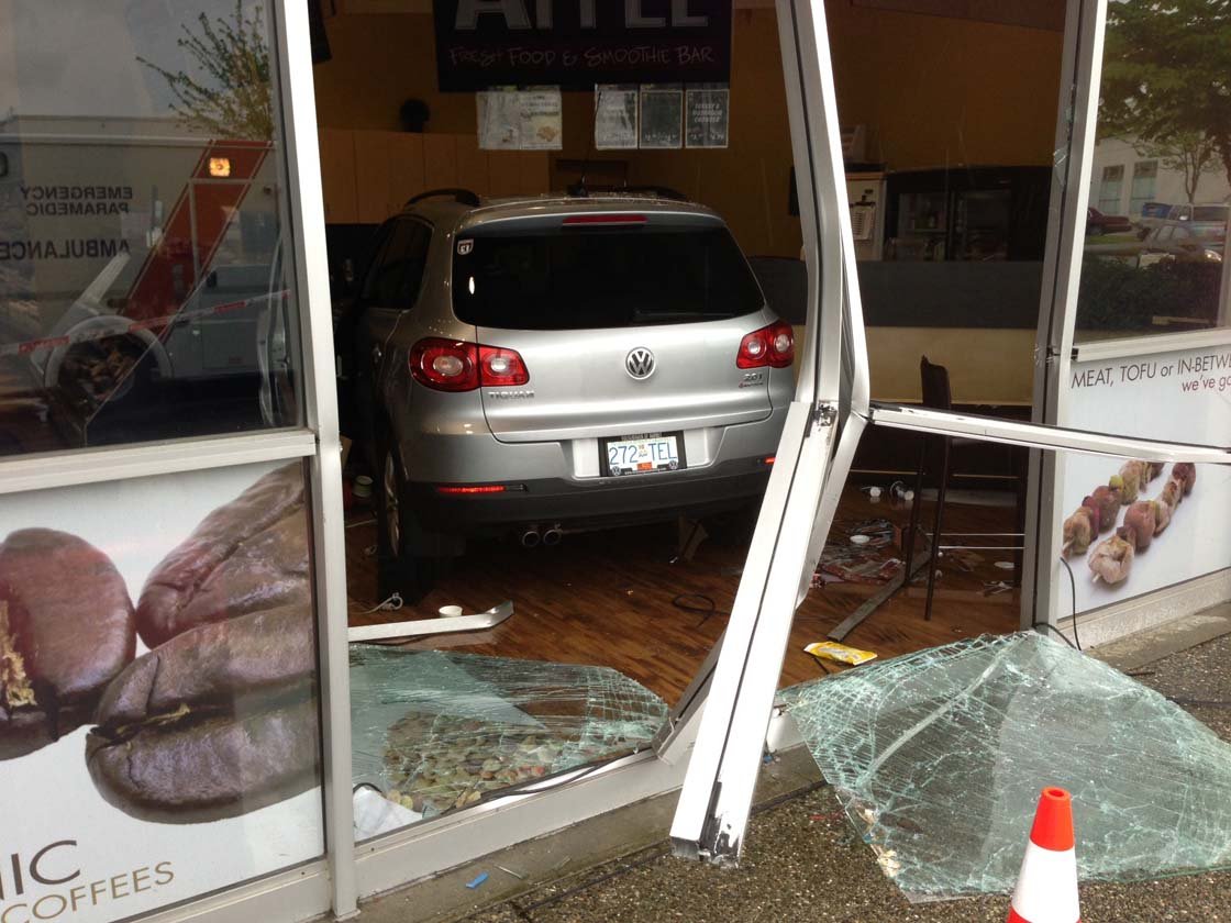 UPDATE: SUV drives through store and injures four - BC | Globalnews.ca