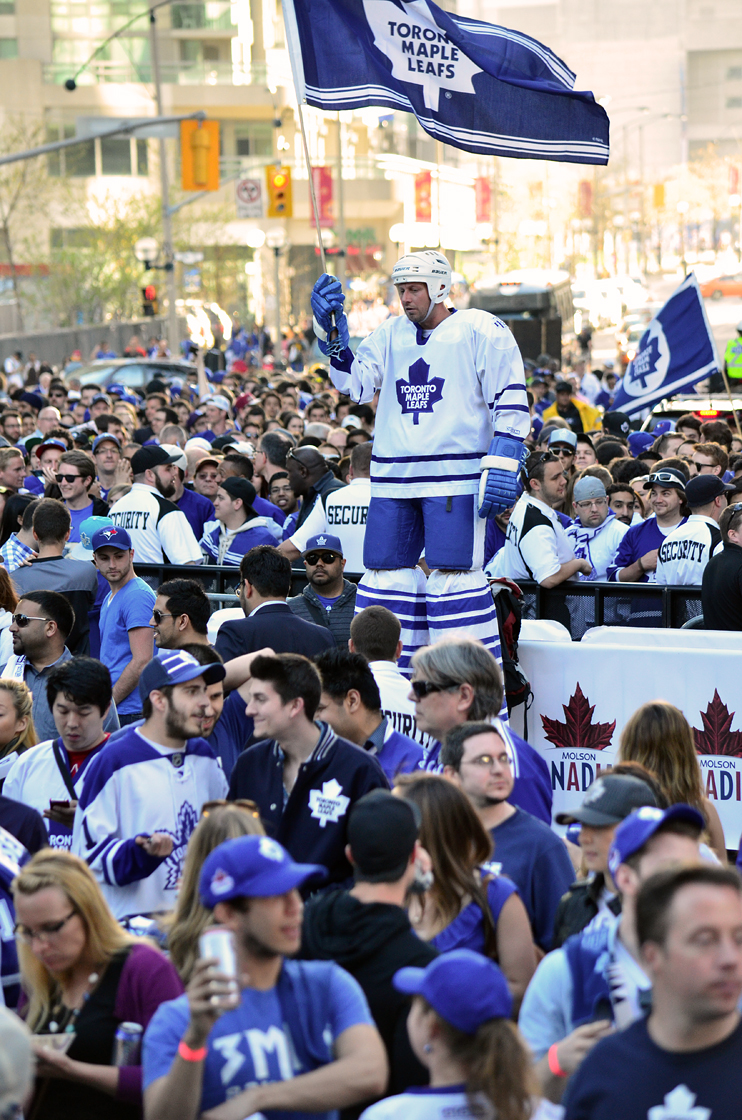 Hockey fans fill Maple Leafs Square - Toronto | Globalnews.ca