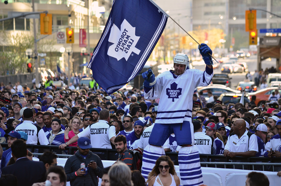 Hockey fans fill Maple Leafs Square - Toronto | Globalnews.ca