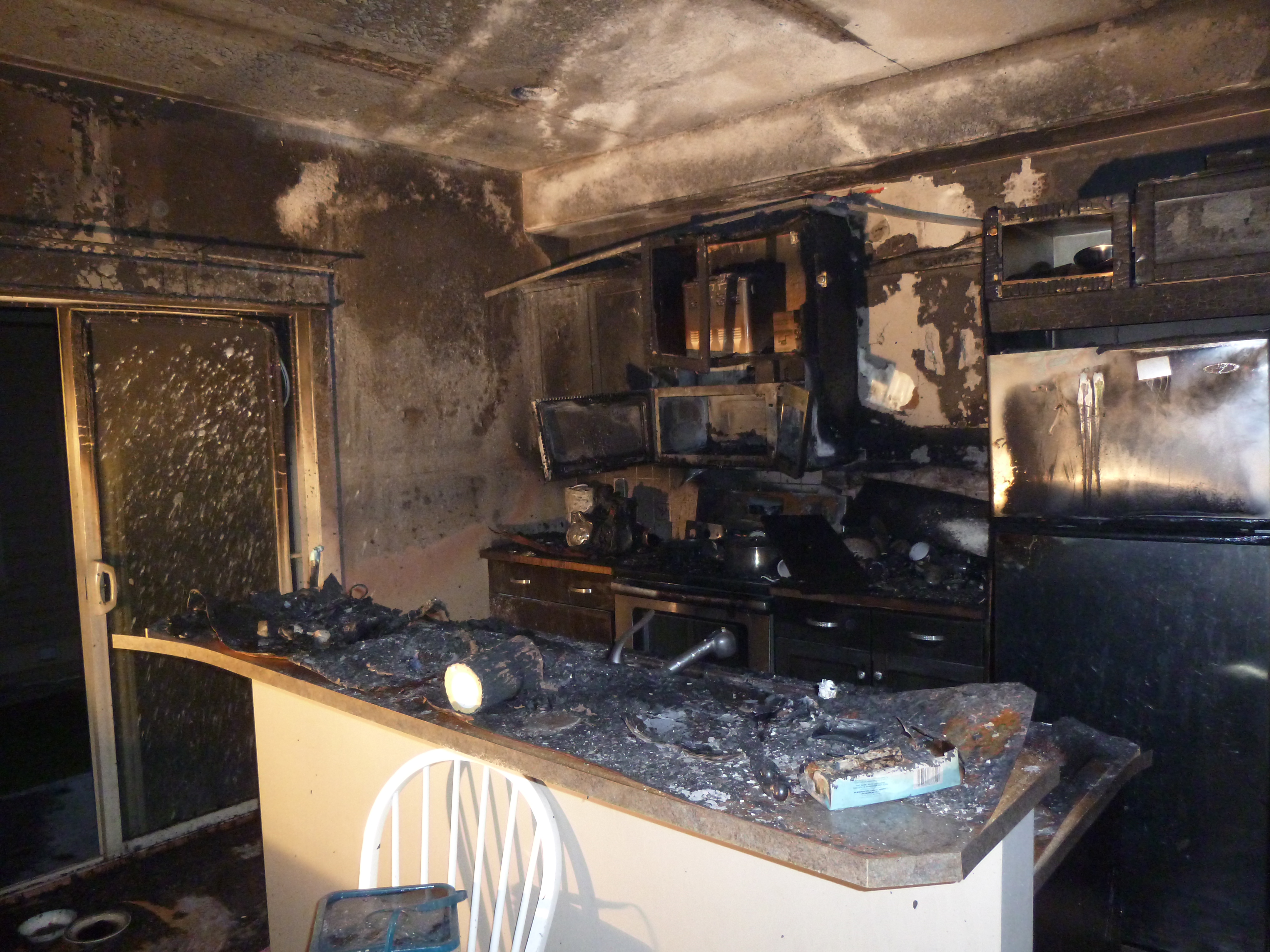 Grease fire guts kitchen - Okanagan | Globalnews.ca