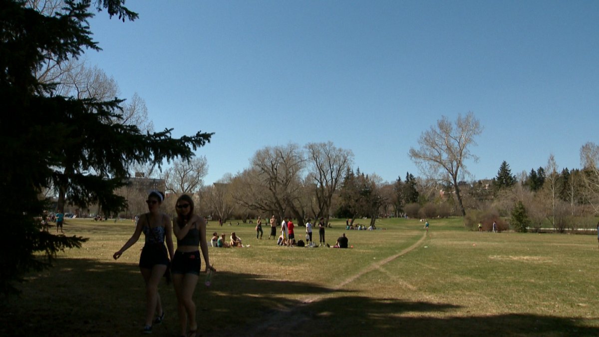 GALLERY: Warm weather welcomed in Calgary - Calgary | Globalnews.ca