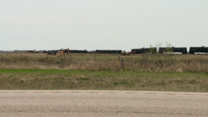 More than 91,000 litres of oil spills from derailed train | Globalnews.ca