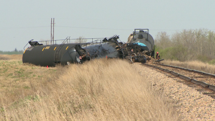More than 91,000 litres of oil spills from derailed train | Globalnews.ca