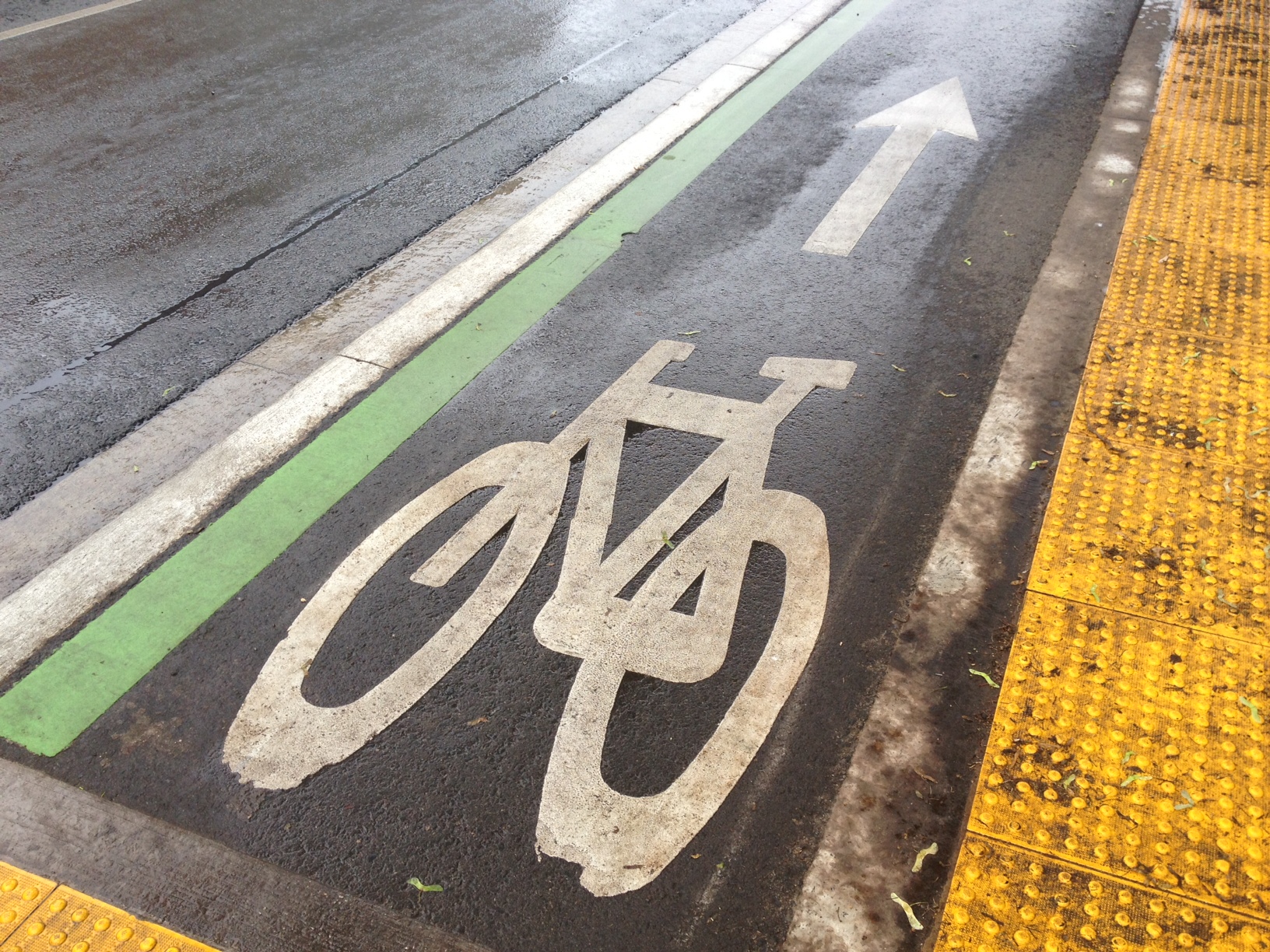 Toronto officially launches first dedicated bike lanes on Sherbourne ...
