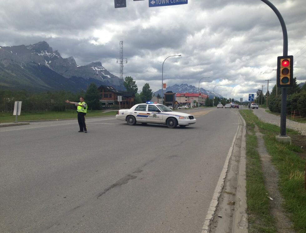 Suspicious package prompts evacuation of Canmore hotel | Globalnews.ca