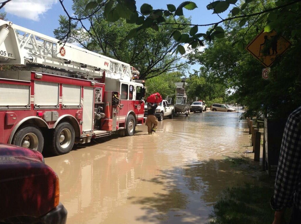 Rescuers bring father, child to safety in flooded Mission | Globalnews.ca