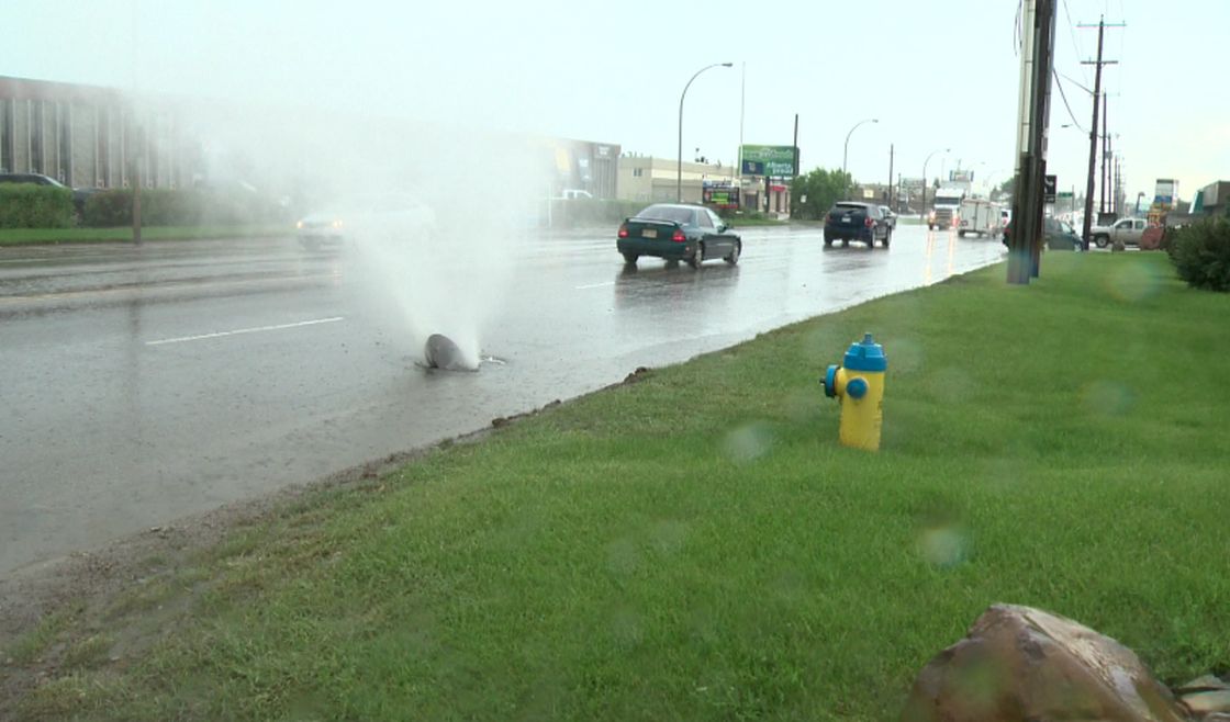 Cleanup continues in Edmonton following Wednesday’s storm | Globalnews.ca