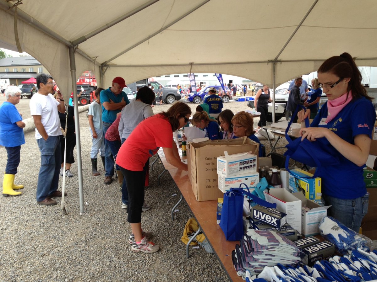 Help arrives from Calgary, as High River faces major cleanup ...