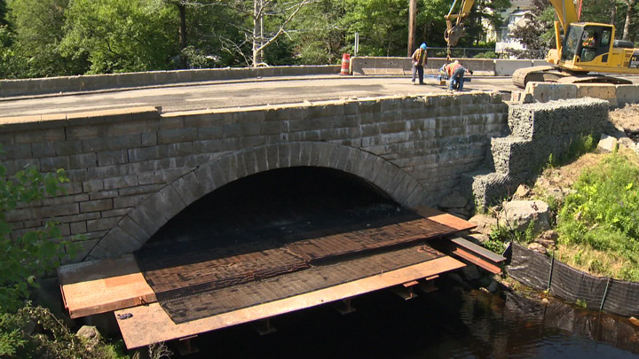 Drivers prepared for inconvenience as Nine Mile Bridge is replaced in ...