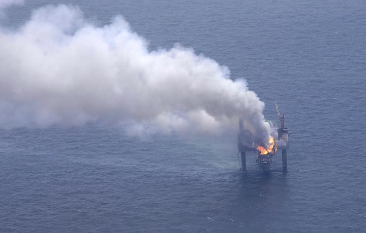 Rig owner eyes relief well to divert gas spewing in Gulf of Mexico ...