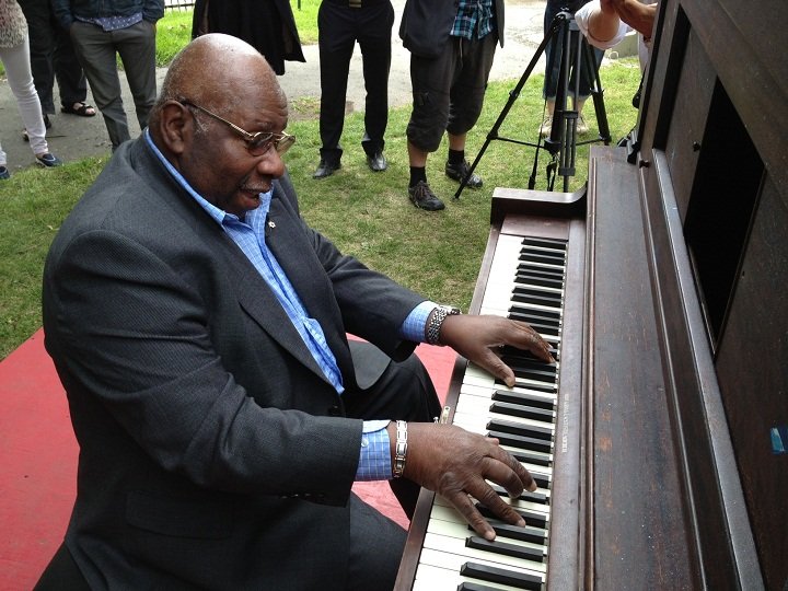 Jazz pianist Oliver Jones launches public piano project in Little ...