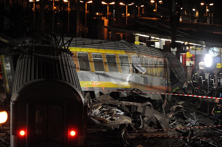 Crane to clear train tracks in French deadly train crash; equipment ...