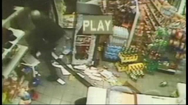 WATCH: Brazen ATM robbery caught on tape - National | Globalnews.ca