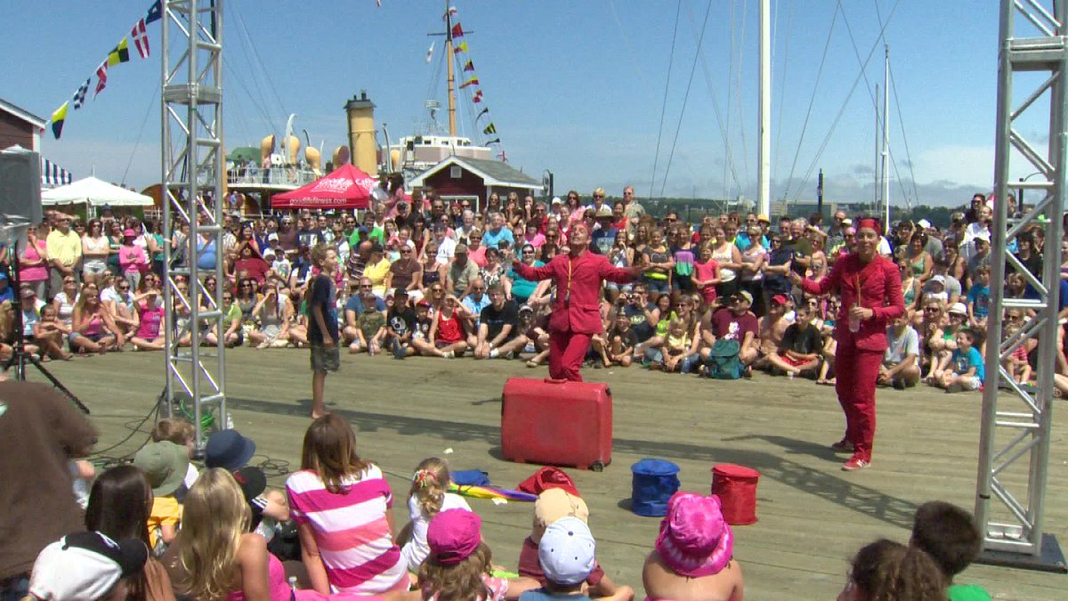 Buskers: more than meets the eye - Halifax | Globalnews.ca