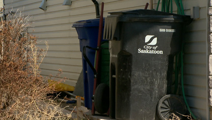 Your stories: Toronto garbage collectors leaving garbage at curb ...