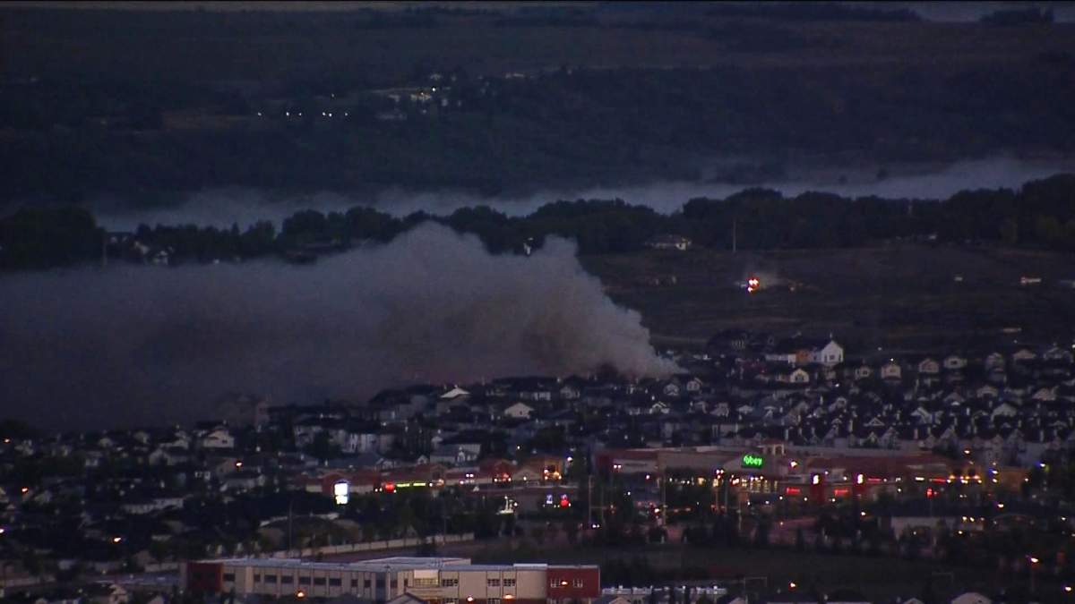UPDATE: Fire crews battle massive Bearspaw blaze - Calgary | Globalnews.ca