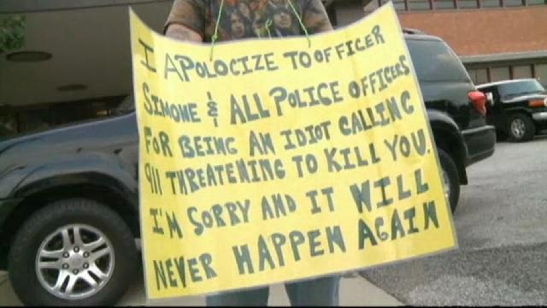 WATCH: Man wears ‘idiot’ sign after threatening police - National ...