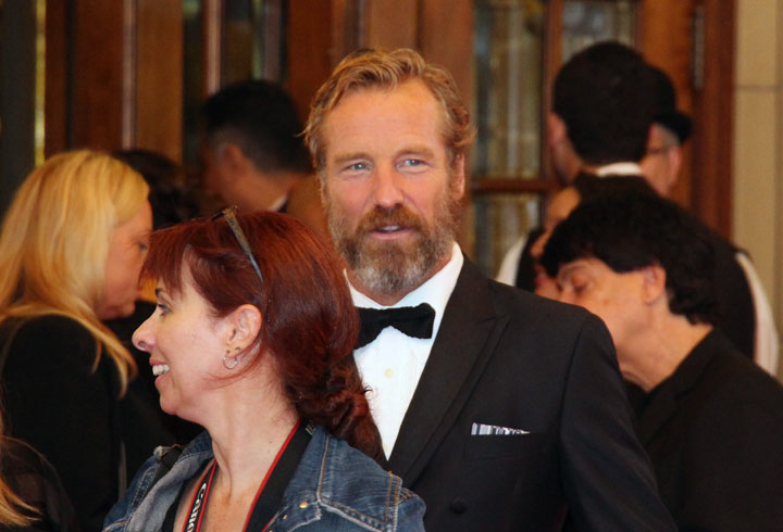 Stars brave rain for Walk of Fame | Globalnews.ca