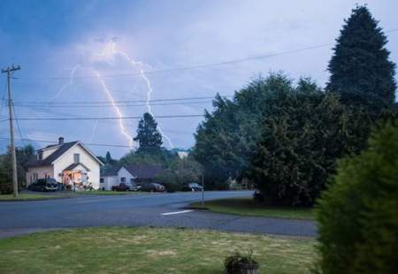 Storm rolls through Metro Vancouver with heavy rain and hundreds of ...