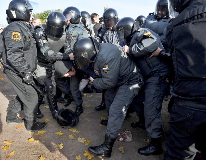Gay rights rally in St. Petersburg ends in violence - National ...