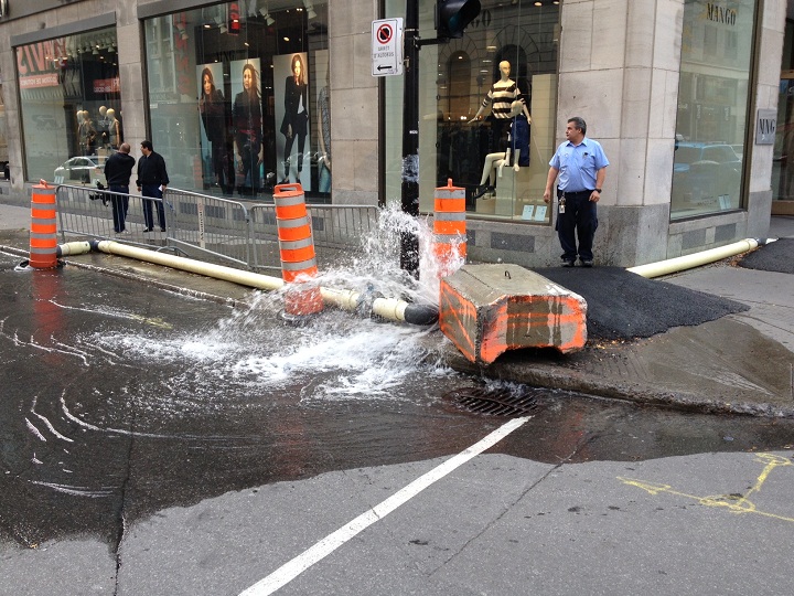 Gallery: Water main break in downtown Montreal - Montreal | Globalnews.ca