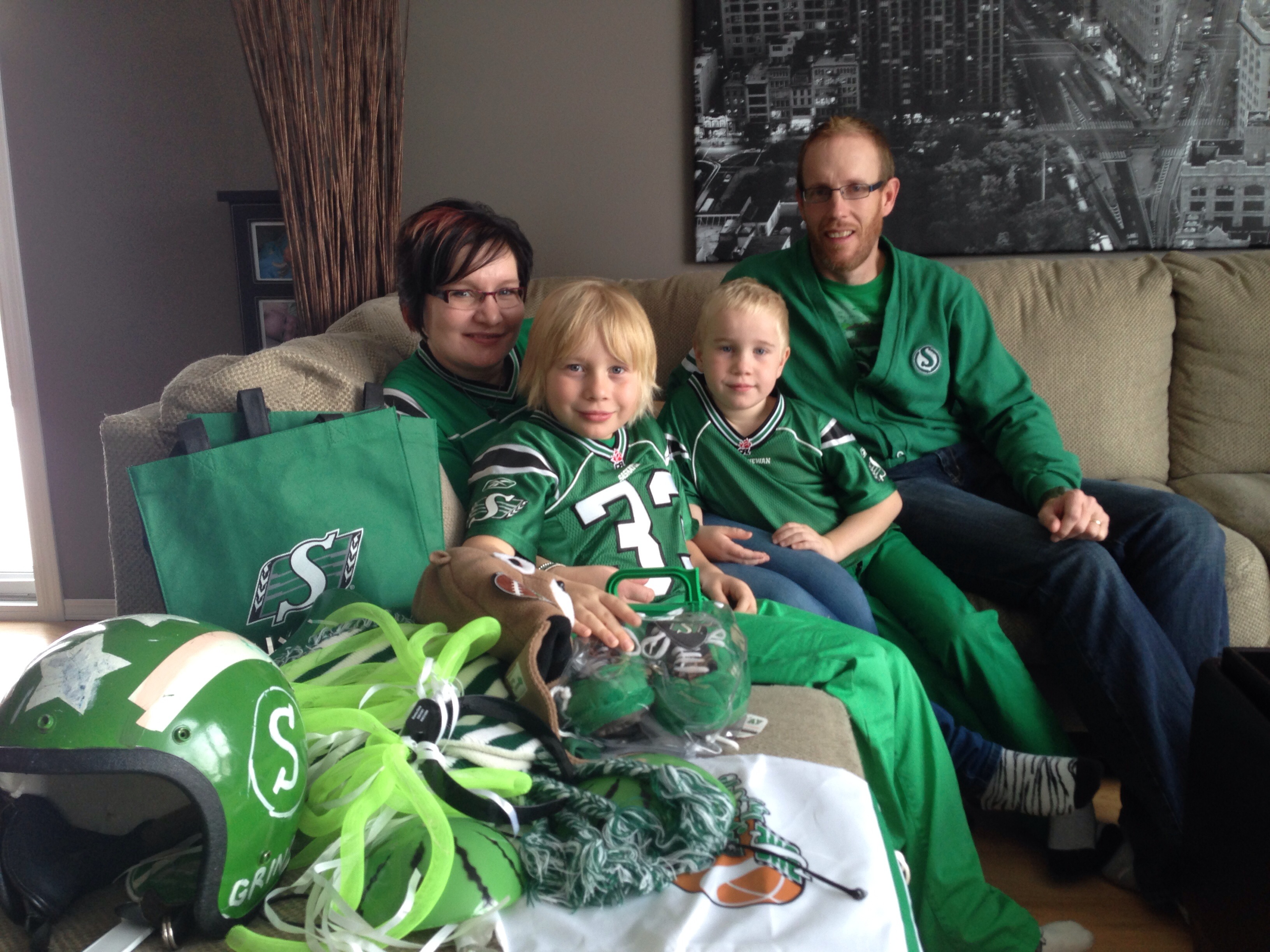 Steinbach family bleeds green | Globalnews.ca