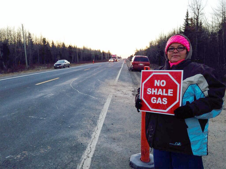 Protesters camp out to continue shale gas exploration fight | Globalnews.ca