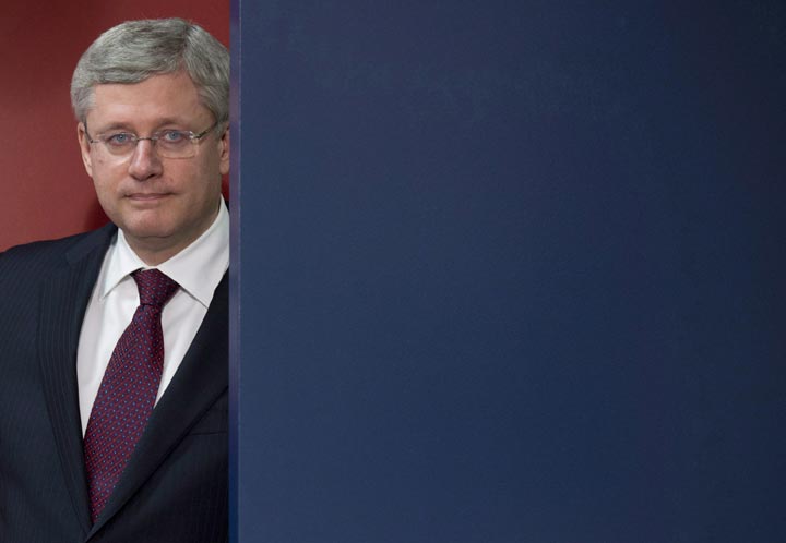 In hockey book, Harper thanks now-disgraced chief of staff for help ...