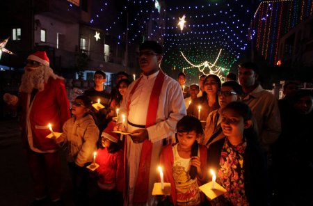 Gallery: Christmas celebrations around the world - National | Globalnews.ca