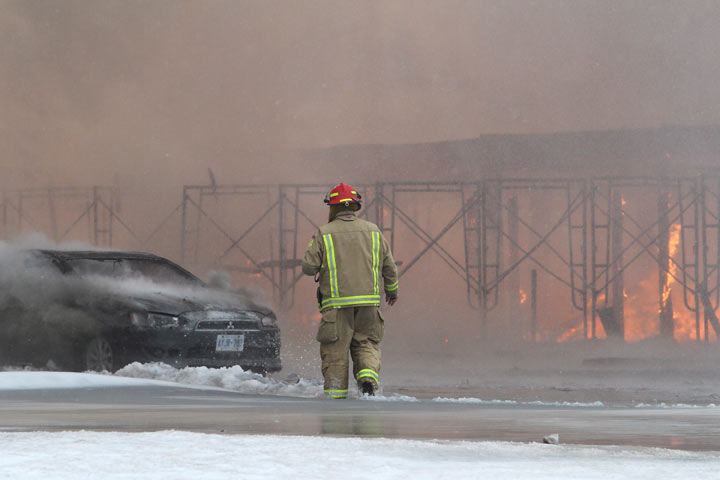 Kingston fire: planning underway to remove damaged crane - Toronto ...