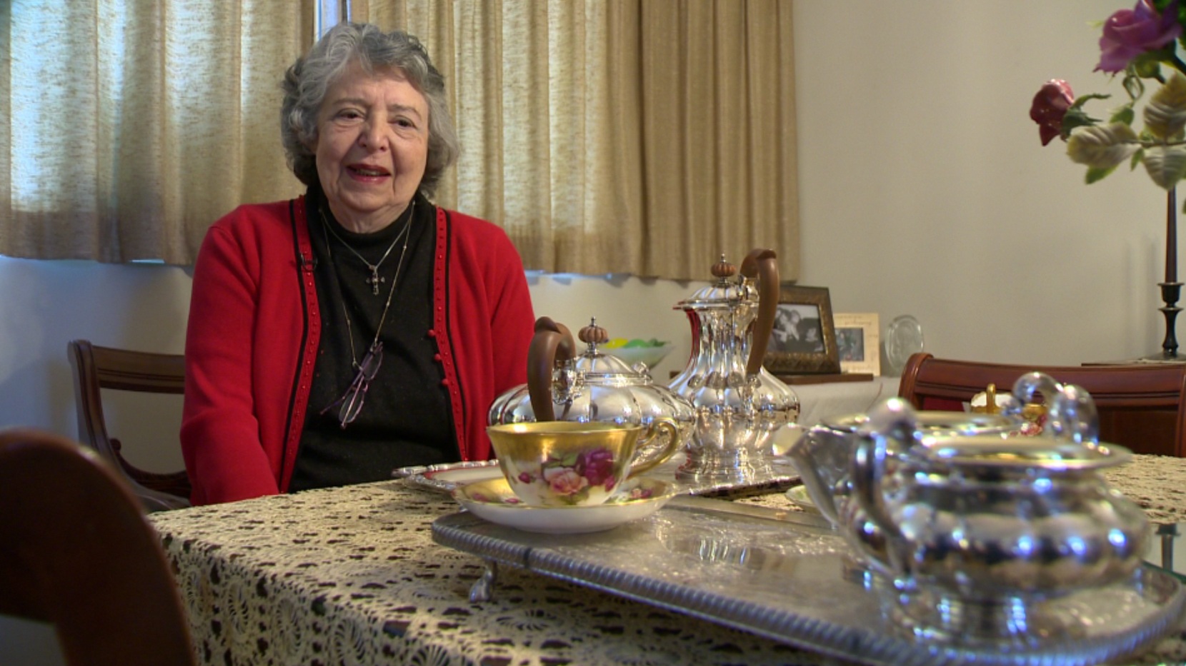 Regina woman’s attempt at tea with the Queen - Regina | Globalnews.ca