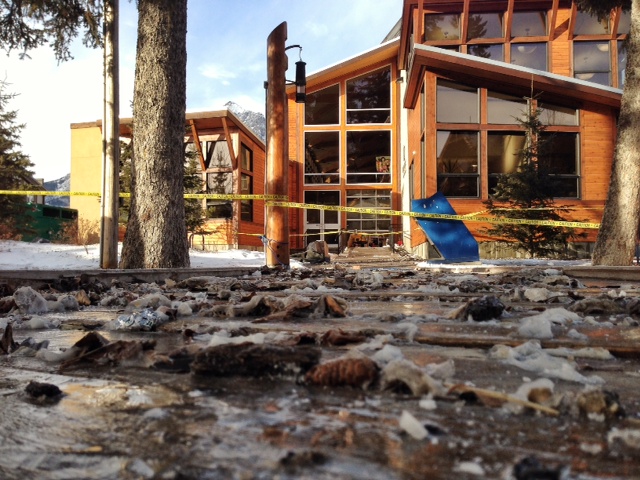 Burst pipe ices over Canmore streets - Calgary | Globalnews.ca