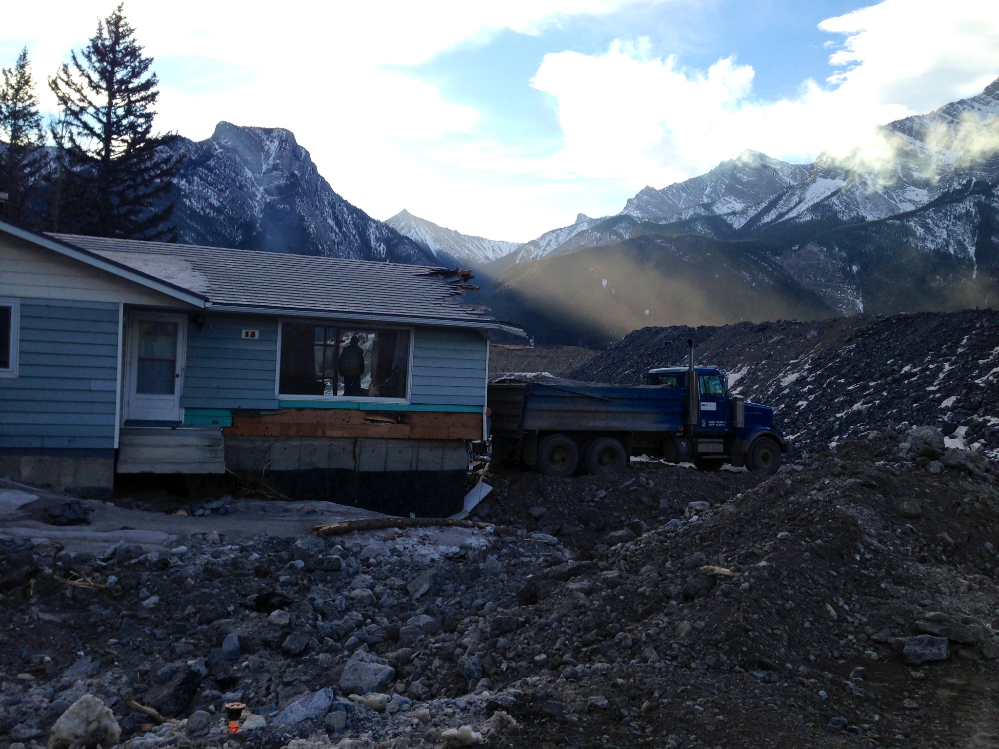 Work begins to protect Exshaw from flooding - Calgary | Globalnews.ca