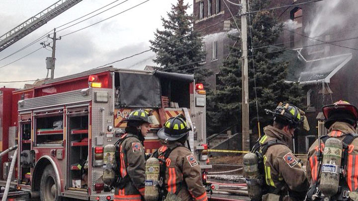 Firefighters battle blaze on Dufferin Street - Toronto | Globalnews.ca