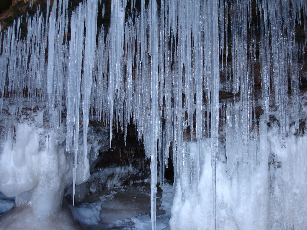 Lake Superior ice caves a breathtaking reminder of the beauty of cold ...