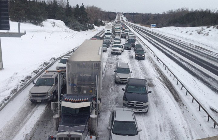 Hwy. 400 reopens after 96 car pileup near Barrie | Globalnews.ca