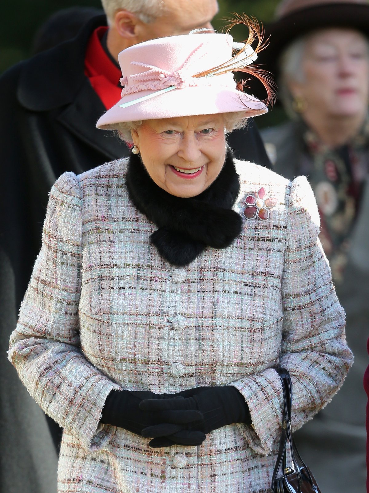 Queen wears local designers brooch to church - Regina | Globalnews.ca