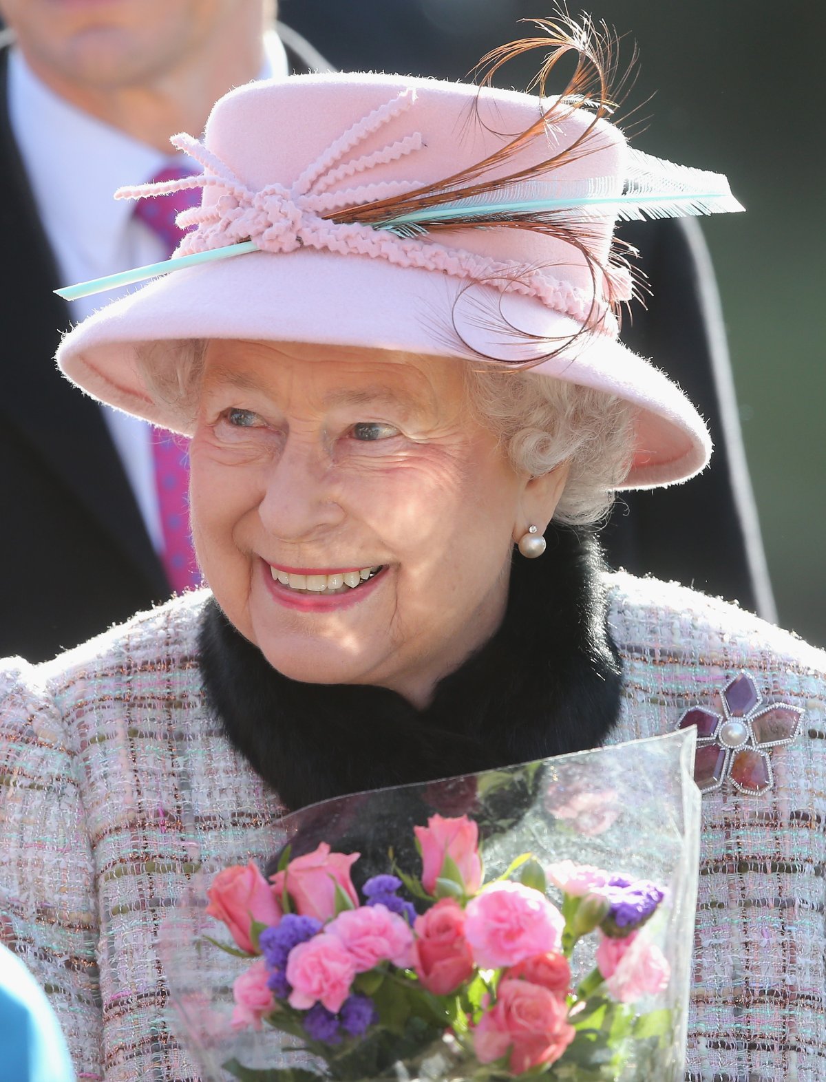 Queen wears local designers brooch to church - Regina | Globalnews.ca