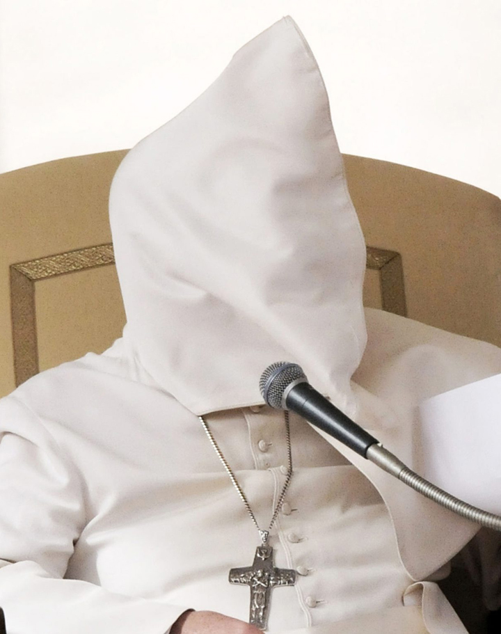 Pope Francis vs. wind: Pontiff battles strong breeze during address ...