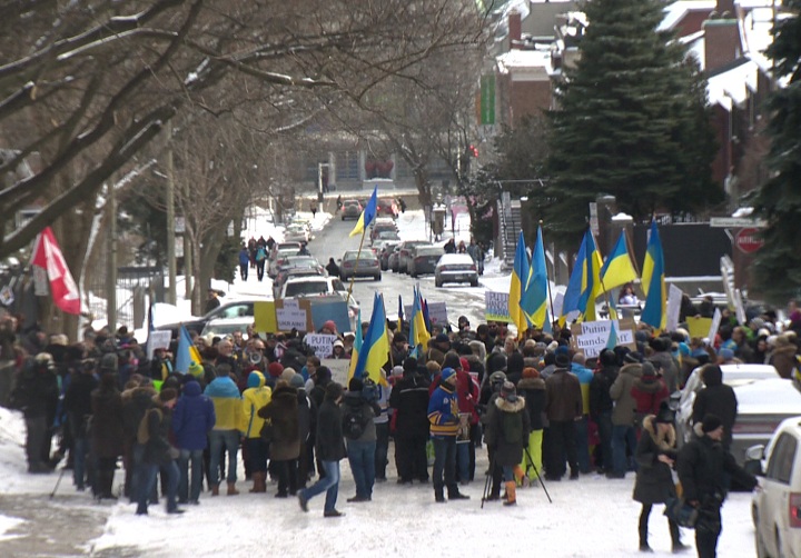 Ukrainian-Montrealers protest outside Russian Consulate - Montreal ...