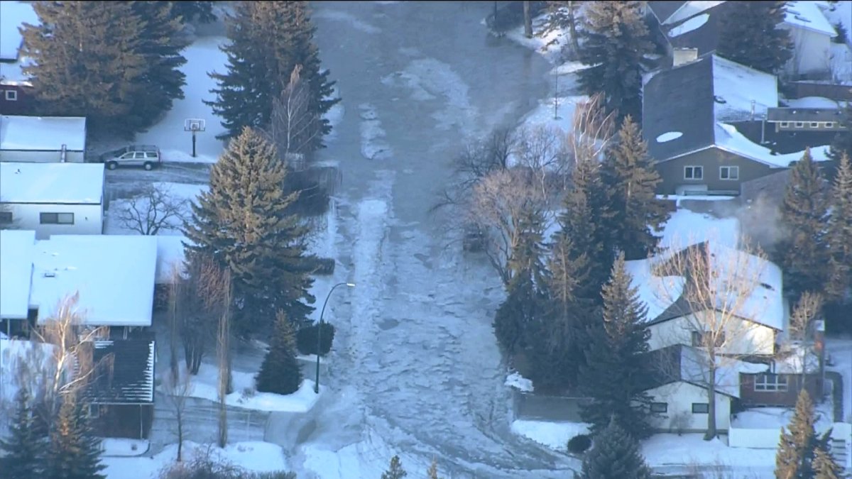 Water main break floods Lakeview street - Calgary | Globalnews.ca
