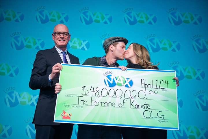 Ottawa-area woman picks up $48 million Lotto Max cheque | Globalnews.ca