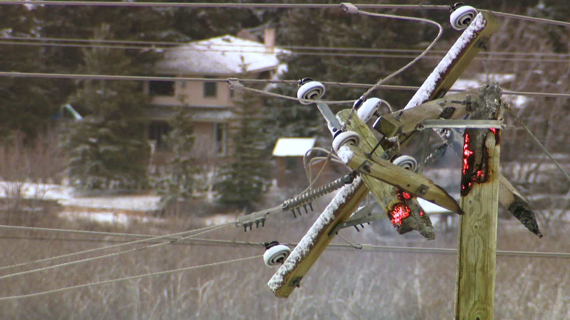 Enmax restores power after pole fire leaves almost 4,000 in the dark ...