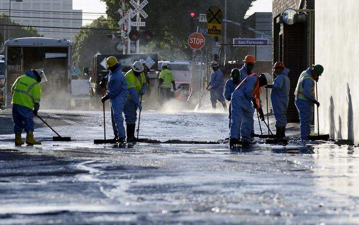 50,000 gallons of oil spills on Los Angeles streets - National ...
