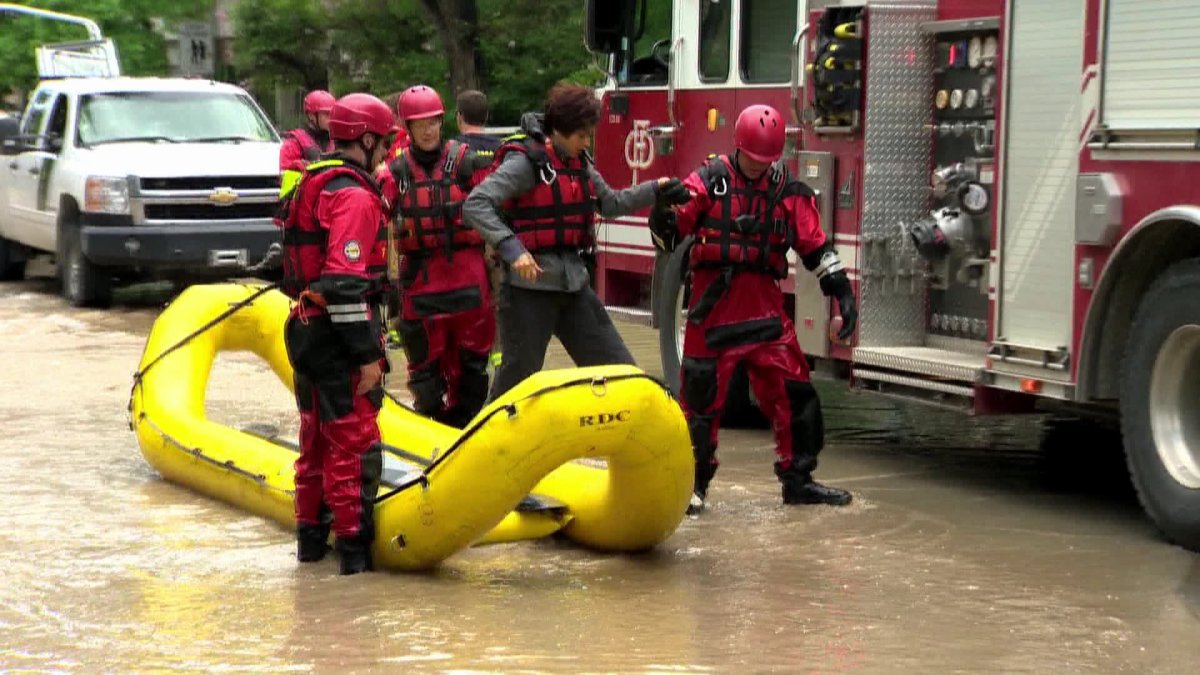 20 compelling images of Calgary during the 2013 flood | Globalnews.ca