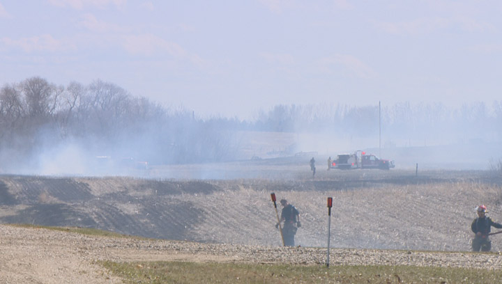 Saskatoon firefighters deal with grass fires - Saskatoon | Globalnews.ca