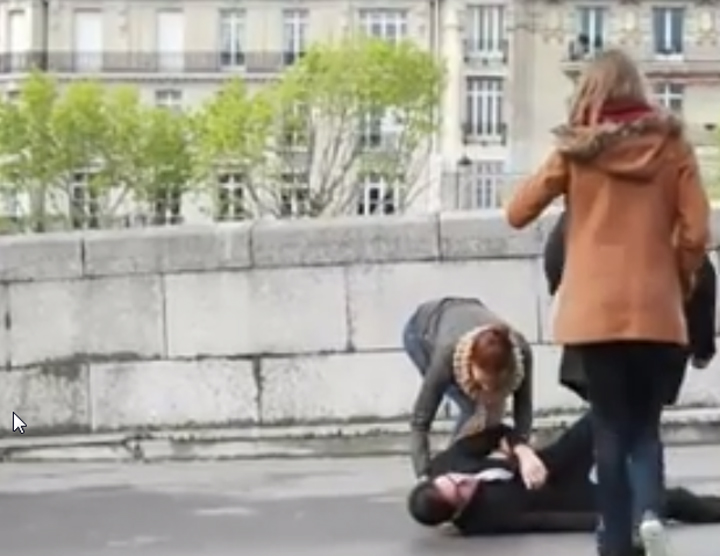 WATCH: Strangers ignore ‘homeless’ man, help man in business suit ...
