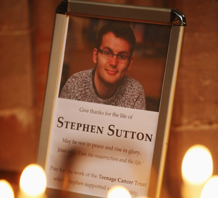 Thousands give final ‘thumbs up’ to cancer fundraiser Stephen Sutton ...